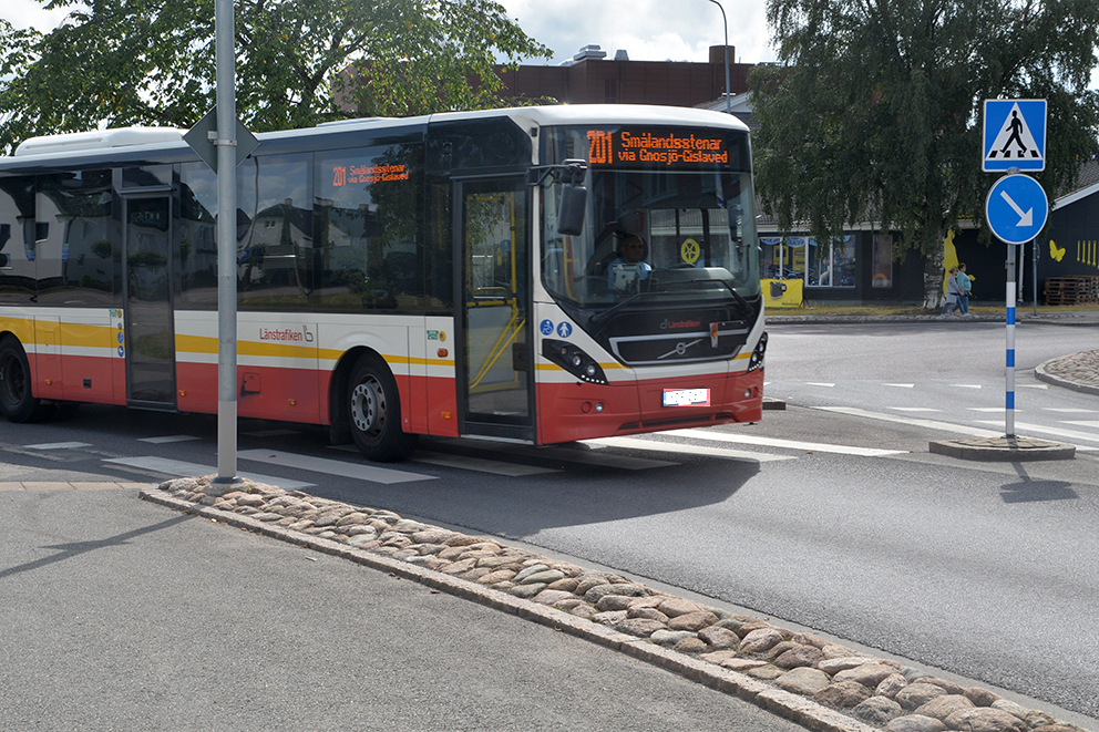 Person påkörd av buss - allvarligt skadad - Värnamo